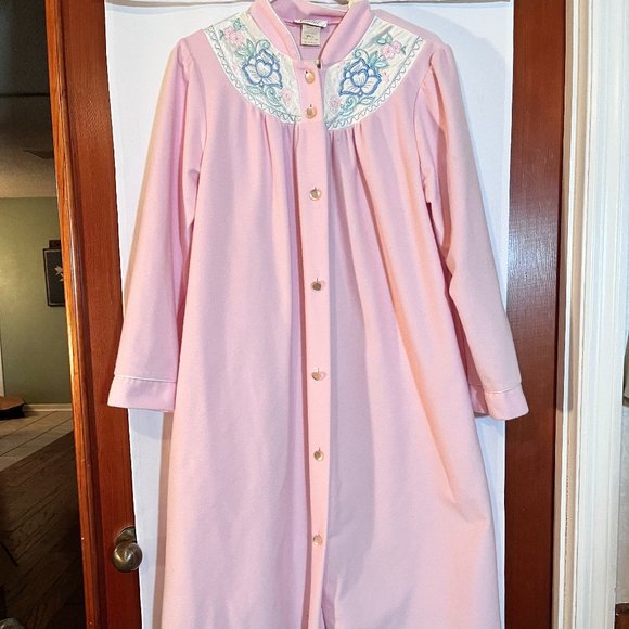 Cachet | Intimates & Sleepwear | Vintage Usa Embroidered Flannel Robe ...